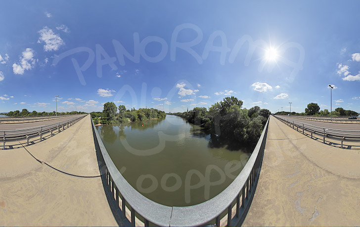 Blick von der Schwanheimer Brücke auf den Main - Panorama Frankfurt - p1264